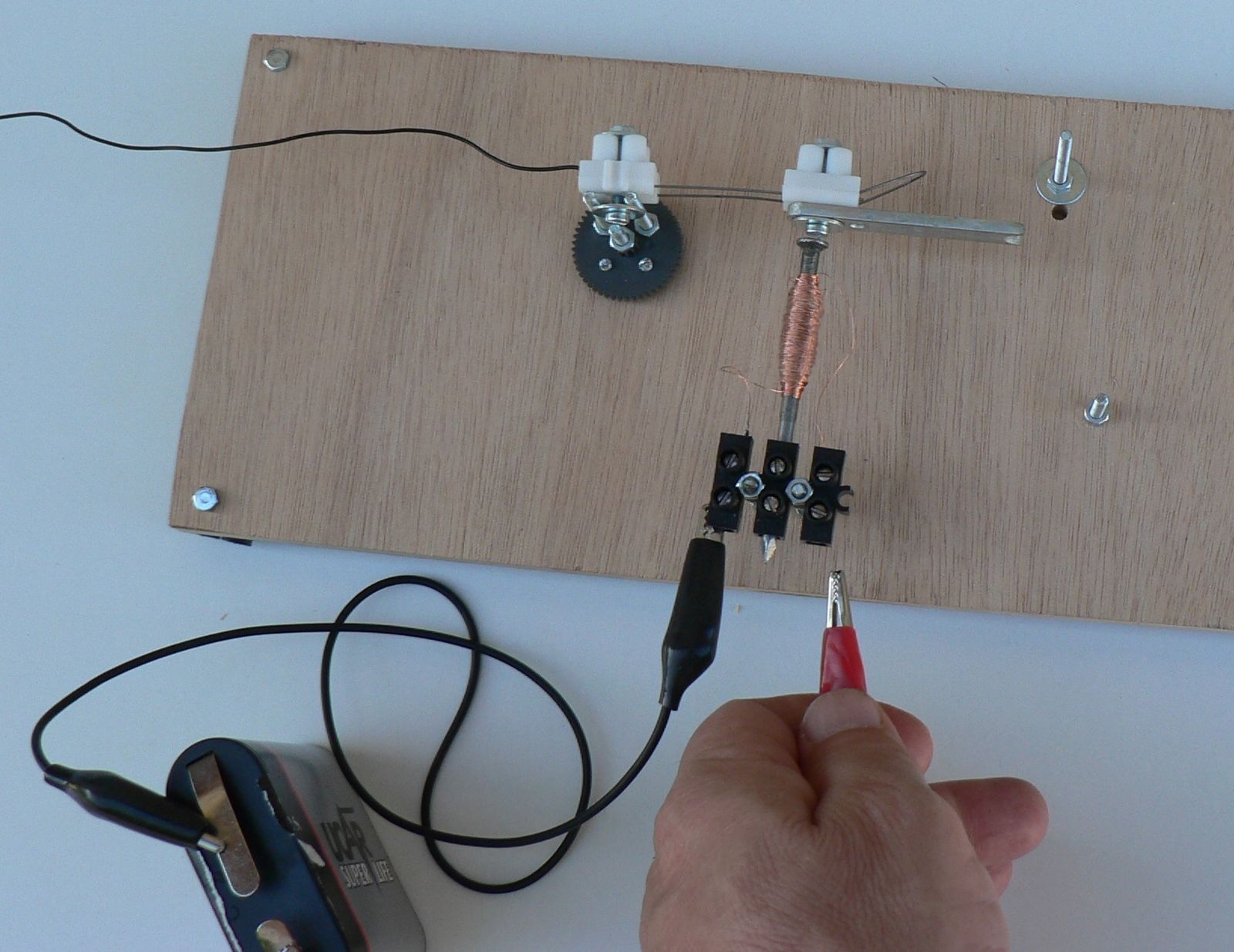 Sonnette électro-mécanique — Wikidebrouillard