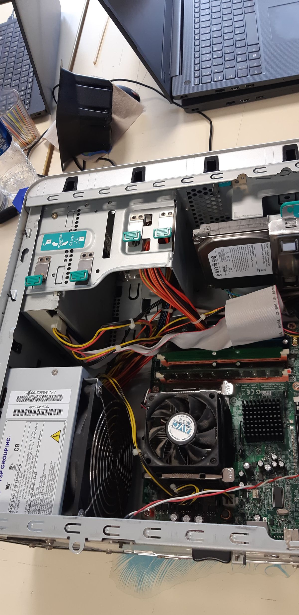 Assemblage d'un ordinateur fixe — Wikidebrouillard